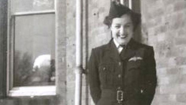 First female RAF pilot recalls trailblazing flight - BBC News