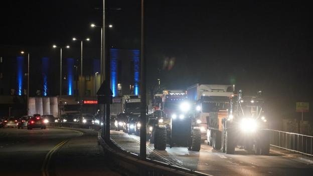 Dover: Slow tractor demo as farmers protest over imports - BBC News