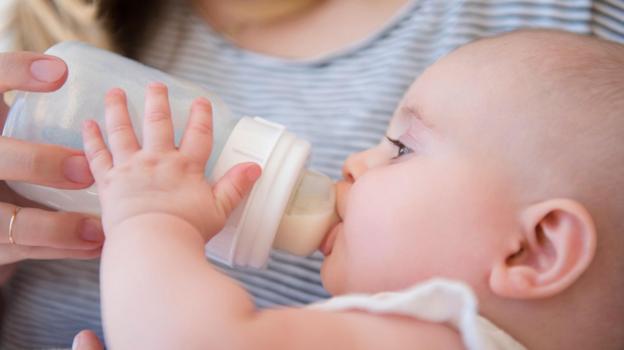 More baby formula products recalled over toxin fears - BBC News