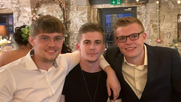 Keighley: Family's campaign to raise awareness of rare cancer - BBC News