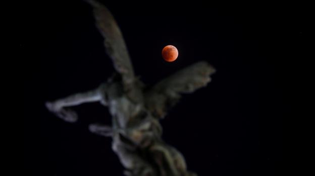 Keep your eyes peeled for rare Blood Moon - BBC Newsround