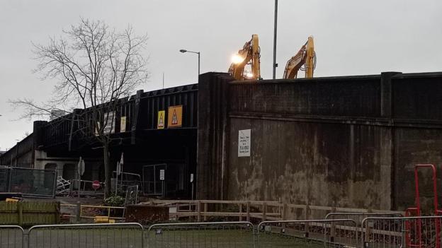 Belfast: Diggers move in ahead of Boyne Bridge demolition - BBC News