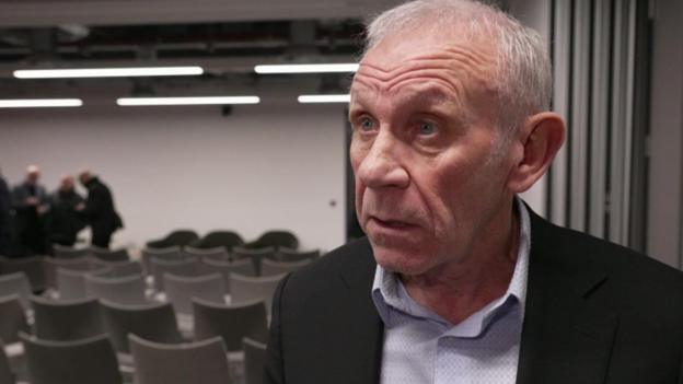 David May: Former Man Utd defender tells of dementia fear - BBC News