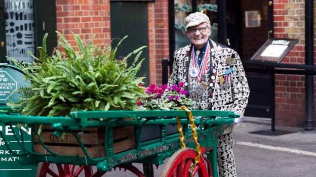 Cockney museum in Surrey is 'my pride and joy' - BBC News