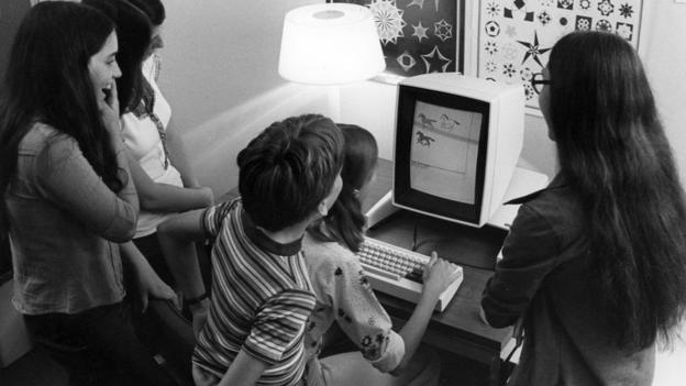 Internet pioneer Robert Taylor dies - BBC News