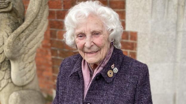 Betty Webb: Thousands wish codebreaker, 100, happy birthday - BBC News