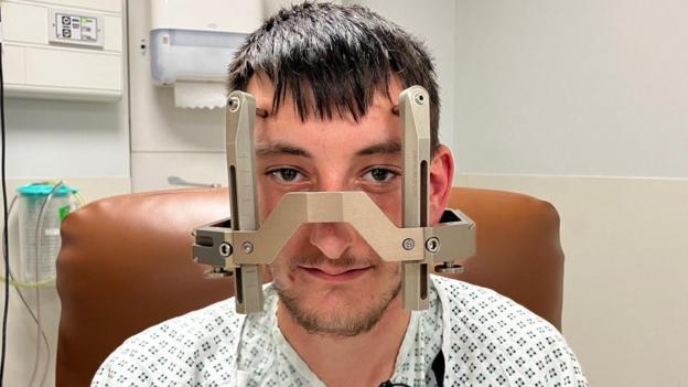 Sheffield centre marks 40 years of gamma knife surgery - BBC News