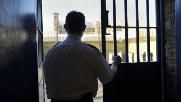 Yorkshire prison officer tells of 'horrendous' violence in jails - BBC News