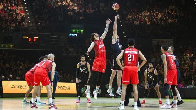 Basketball: What is the NBA draft and how does it work? - BBC Newsround