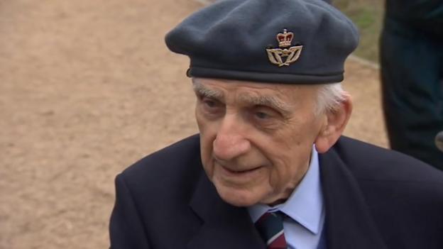 Hundreds of Bomber Command veterans gather for centre opening - BBC News