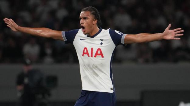 Ashley Phillips: Stoke City sign teenage Spurs defender on loan - BBC Sport