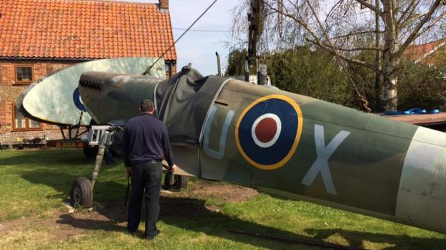 Spitfire in near-miss with light aircraft after stunt - BBC News
