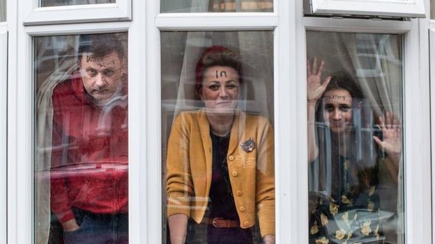 Coronavirus: Photographer captures lockdown life in doorstep portraits ...