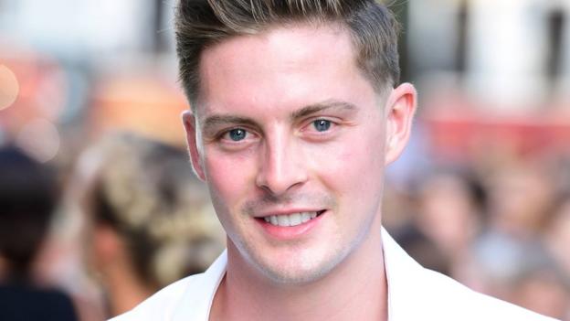 TV doctors: Taking medicine to the small screen - BBC News