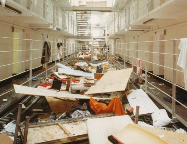 The prison riot that ended with the SAS - BBC News