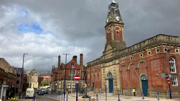 Stalybridge Civic Hall restoration completed - BBC News