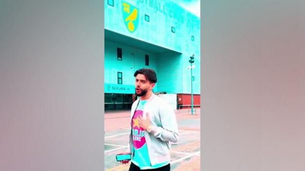 'Nan encouraged me to release my viral song' says Norfolk singer - BBC News