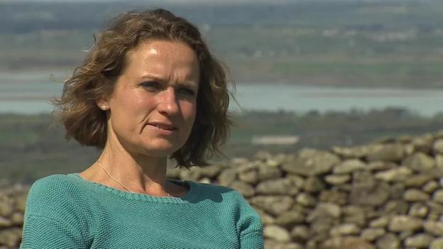Domestic abuse: Mum held at gunpoint says stalker will reoffend - BBC News