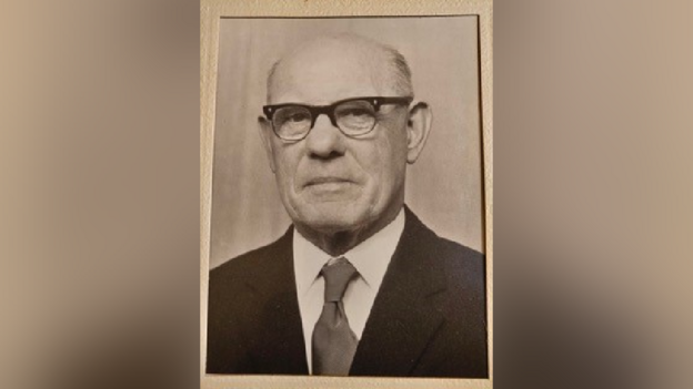 Holocaust: Caerphilly family haunted by Nazi's skin lamp - BBC News