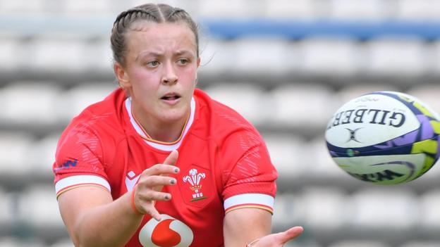 Lleucu George: Wales fly-half's injury less serious than feared - BBC Sport