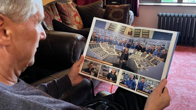 'Cottam Power Station chimney stack was part of our village' - BBC News