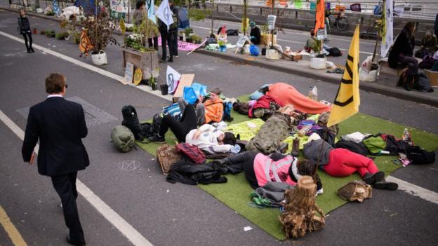 Extinction Rebellion: What do they want and is it realistic? - BBC News