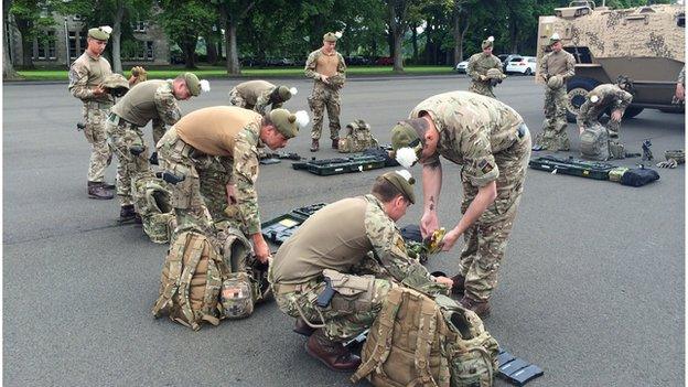 Scots soldiers deployed to Kabul to train Afghan army - BBC News