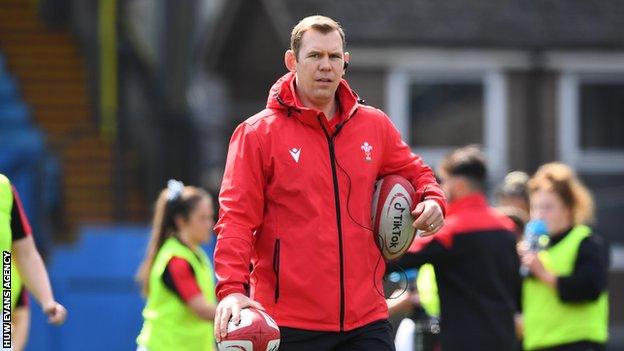 Wales women: More players turn professional as coach Ioan Cunningham ...