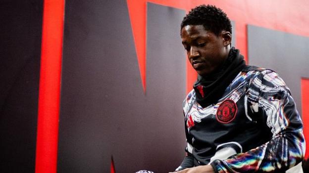 Manchester United: Ruben Amorim defends use of Kobbie Mainoo - BBC Sport