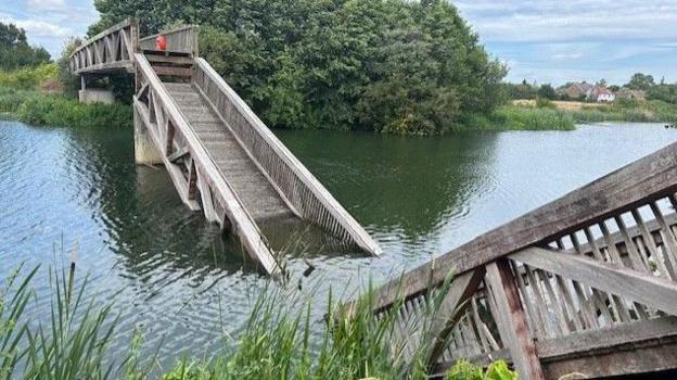 People warned not to jump off collapsed Taplow bridge - BBC News