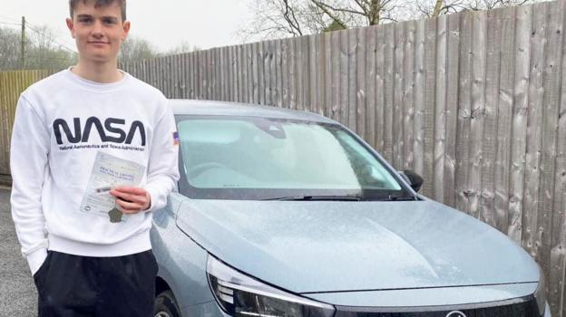 YouTube gamer ReniDrag says £10k from MrBeast boosted career - BBC News