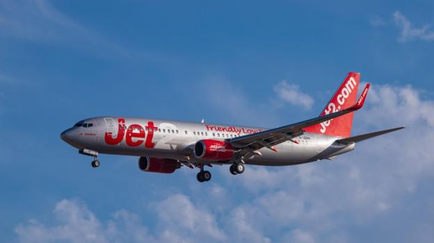 Jail for Jet2 passenger who smoked on Turkey to Leeds flight - BBC News