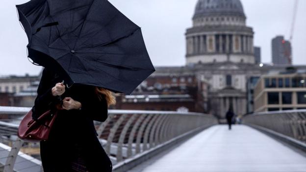 'Wobbly' Millennium Bridge in London marks 25th anniversary - BBC News