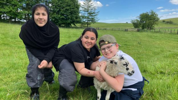 Skipton farm centre gives pupils a taste of rural life - BBC News