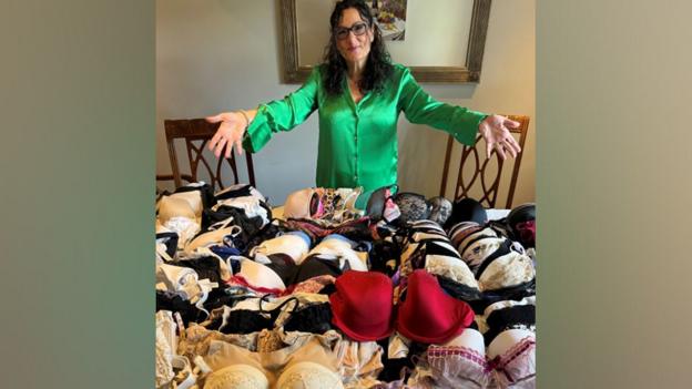 Abingdon charity volunteer collecting 1,000 bras and knickers - BBC News