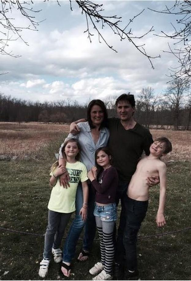 What's life like being extremely tall or short? - BBC News