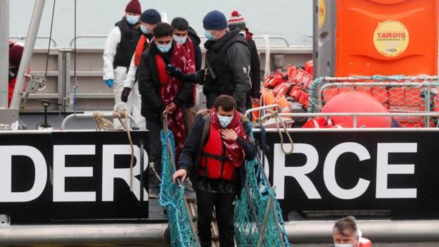 Asylum seekers: Will this migrant bill become a reality? - BBC News
