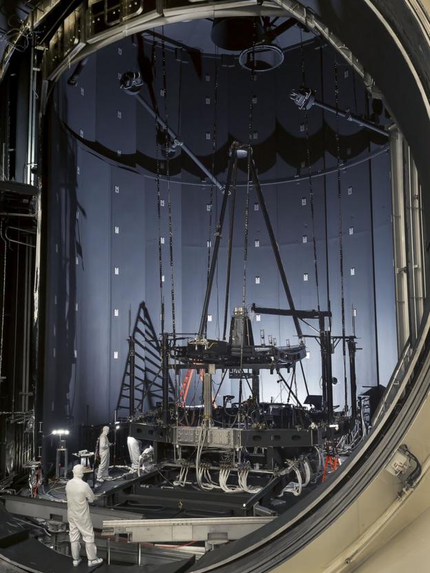 James Webb: Hubble successor maintains course - BBC News