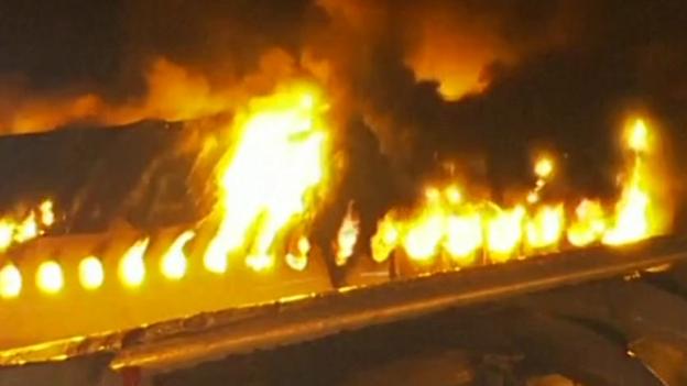Japan jet crash: Passengers describe chaos inside flight 516 - BBC News