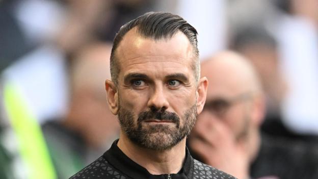 Martin Devaney: Barnsley assistant head coach leaves role - BBC Sport