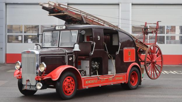 Vintage North East fire engines donated to Beamish Museum - BBC News
