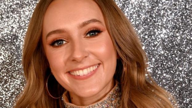 British Sign Language to be introduced as GCSE in England - BBC News