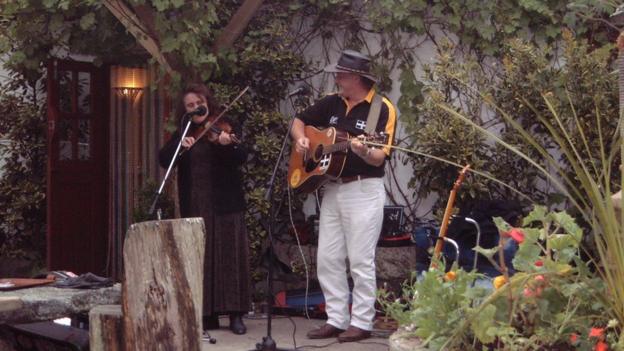 Harry Glasson: Songwriter's 'pride' when people sing his songs - BBC News