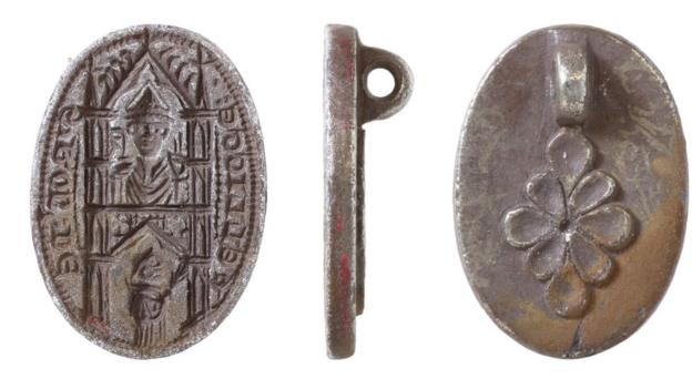 King Stephen medieval penny hoard found near Wymondham - BBC News