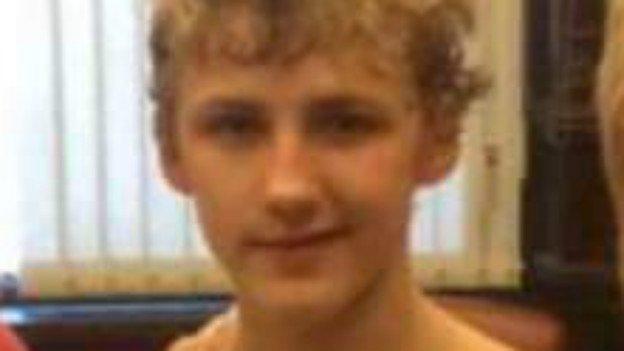 Kickboxer Scott Marsden's death 'unexplained' - BBC News
