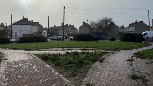 The Hull bomb sites hiding in plain view - BBC News