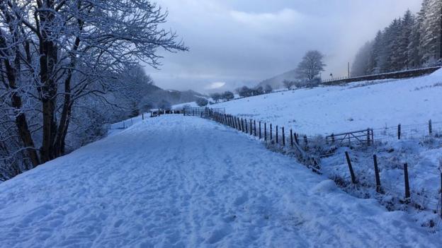 Snow in Wales: Wintry weather pictures - BBC News