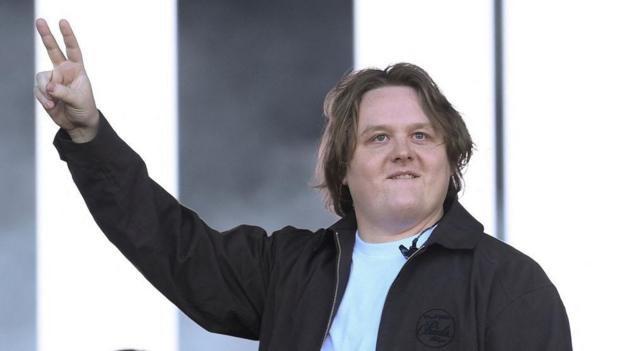 Lewis Capaldi announces comeback tour after Glastonbury return - BBC News