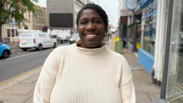 Brighton's Koomson sets new novel on Brighton's seafront - BBC News