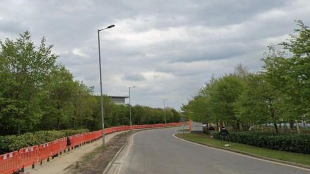 Motorcyclist dies after crashing into lamp-post in Peterborough - BBC News